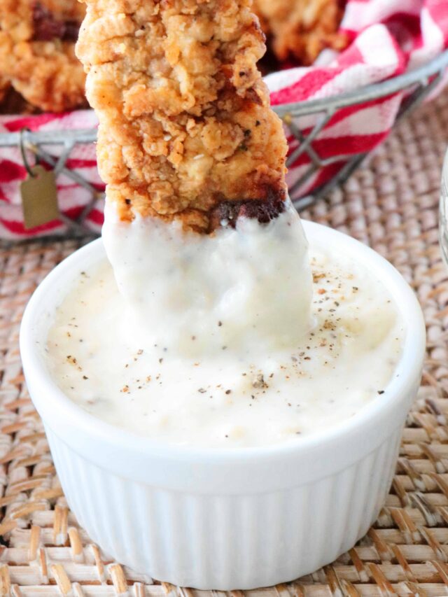 Homemade Country Gravy Recipe (10-Minute Recipe!)