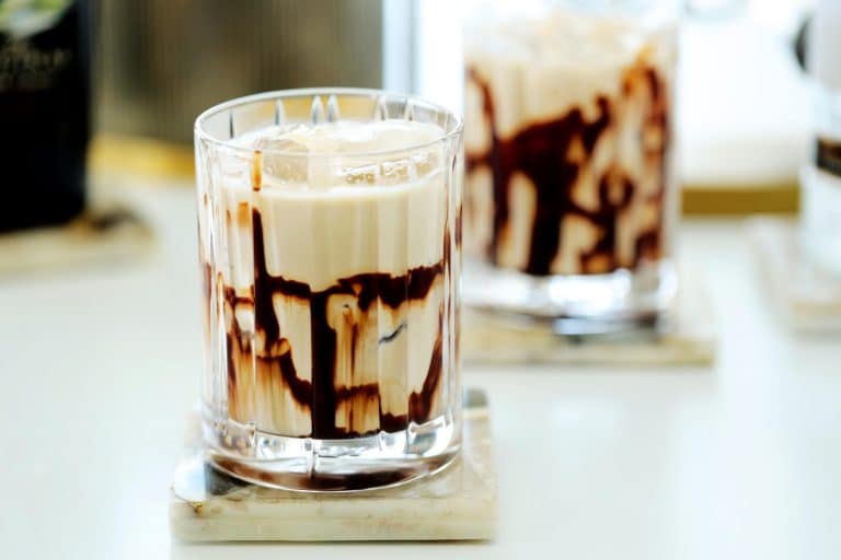 Mudslide Cocktail Recipe - The Anthony Kitchen