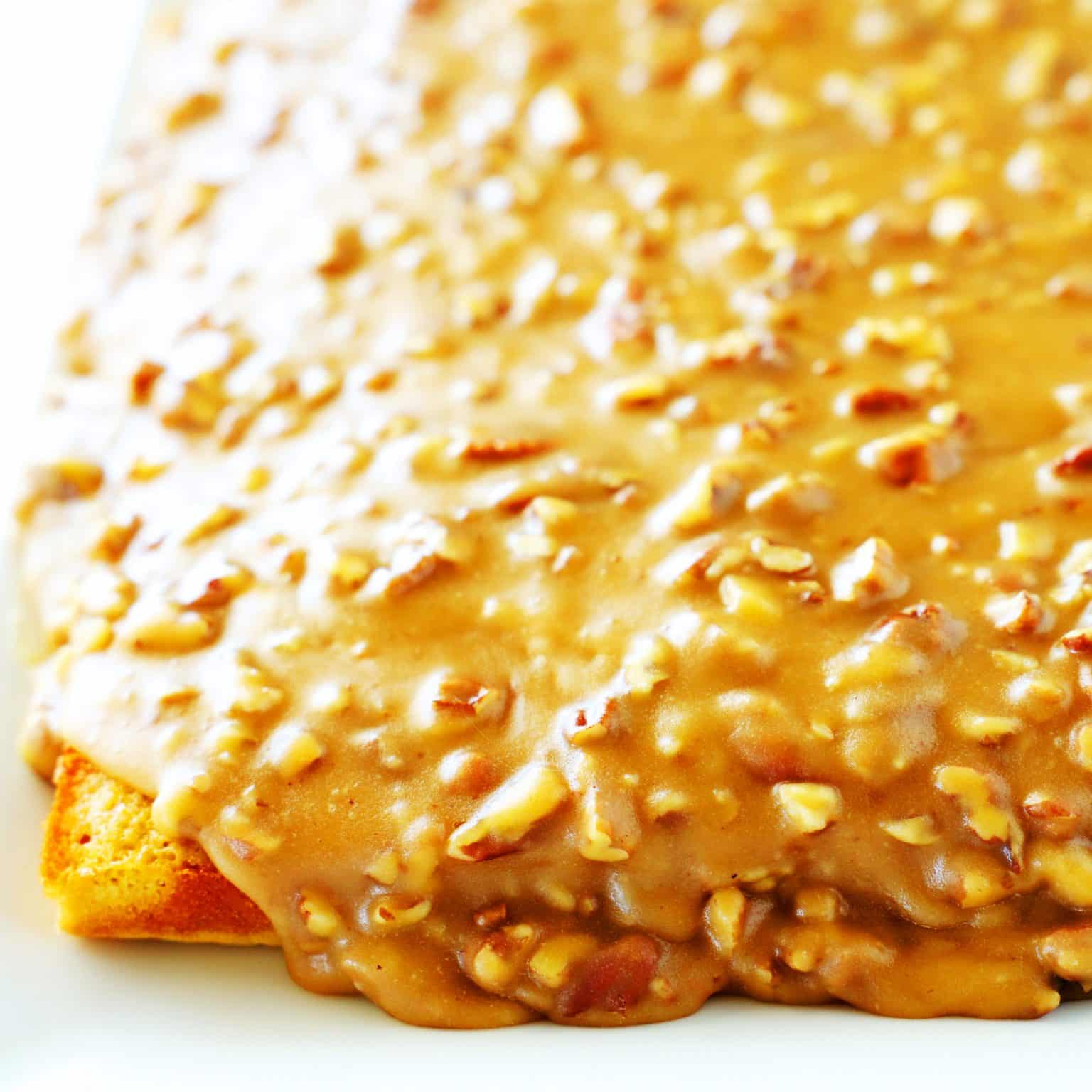 Southern Pecan Praline Cake Recipe - The Anthony Kitchen