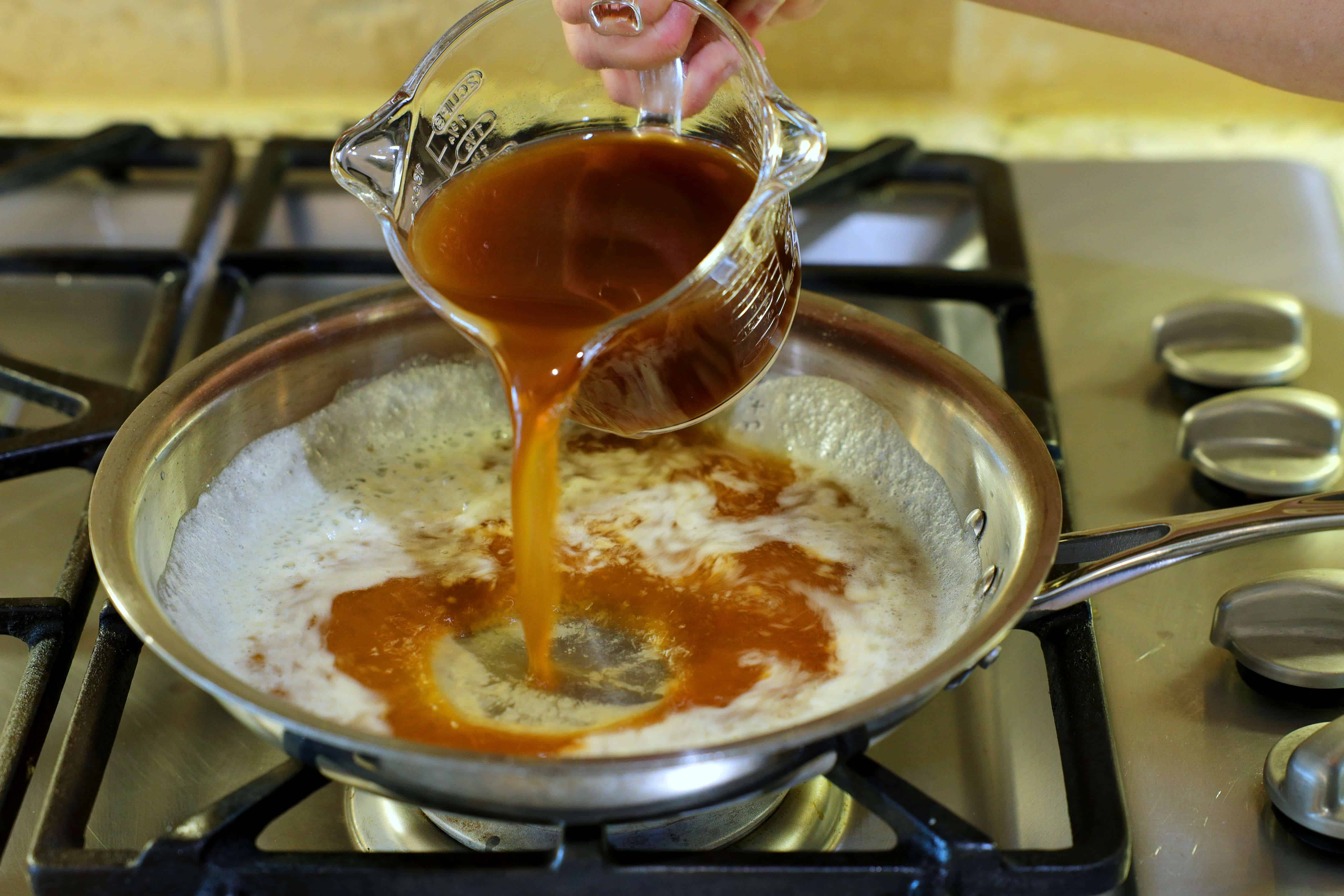 Brown Beef Gravy Recipe (10-Minute Homemade Beef Gravy)
