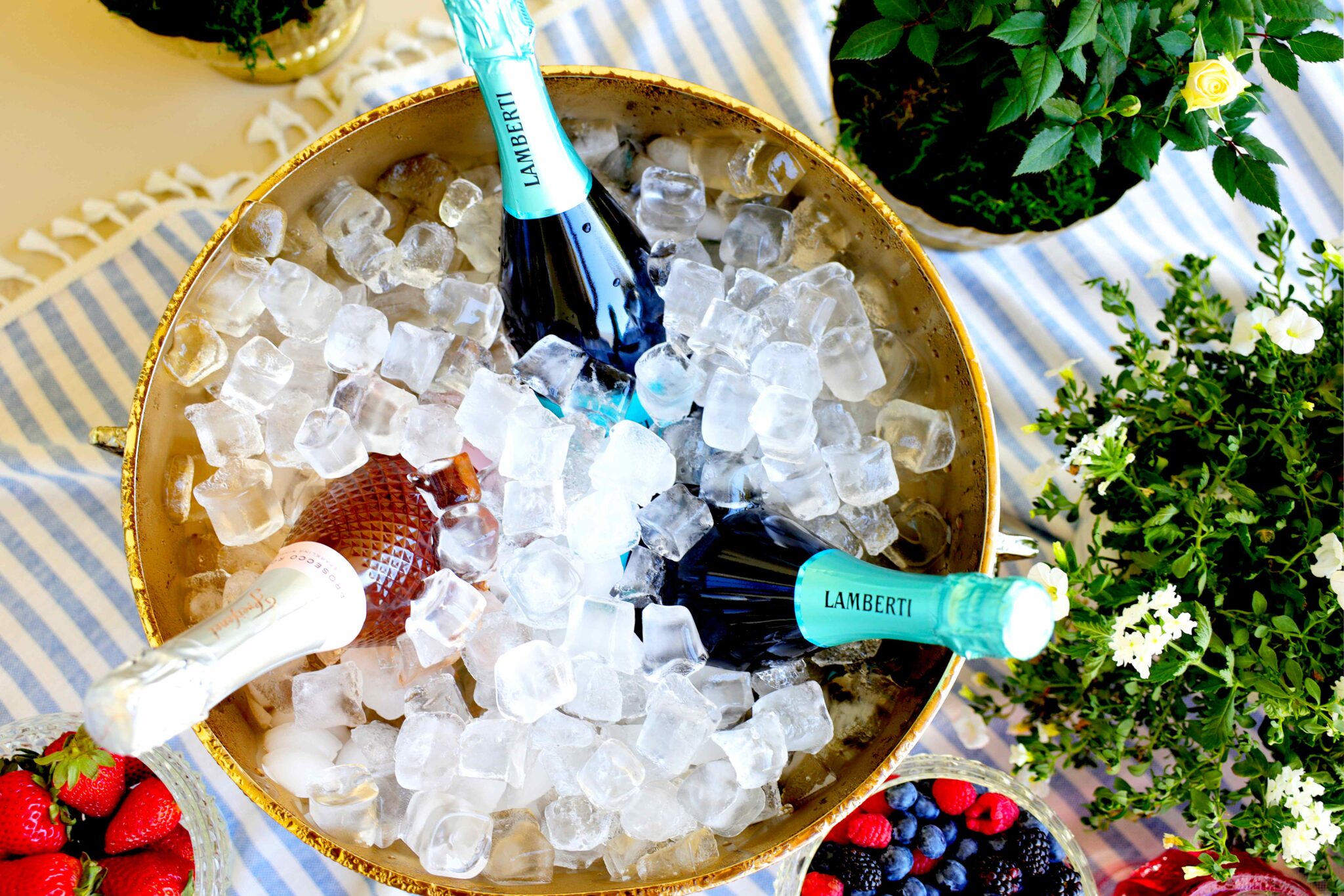 The Ultimate Mimosa Bar Guide (for Effortlessly Easy Hosting!)