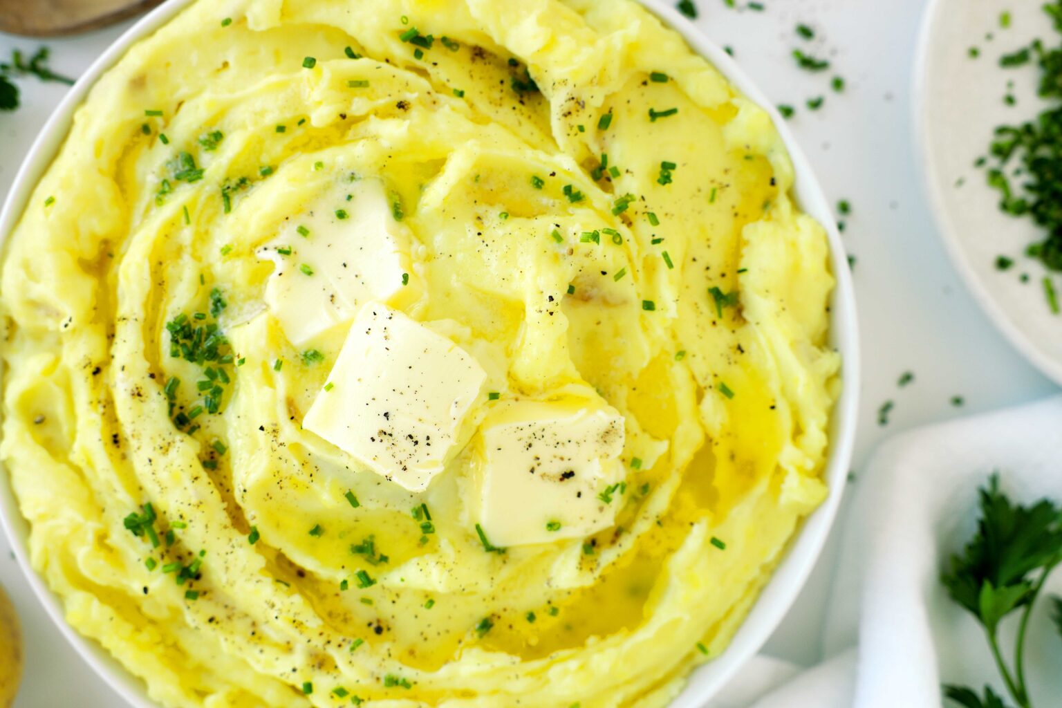 Creamy Yukon Gold Mashed Potatoes (So Buttery and Smooth)