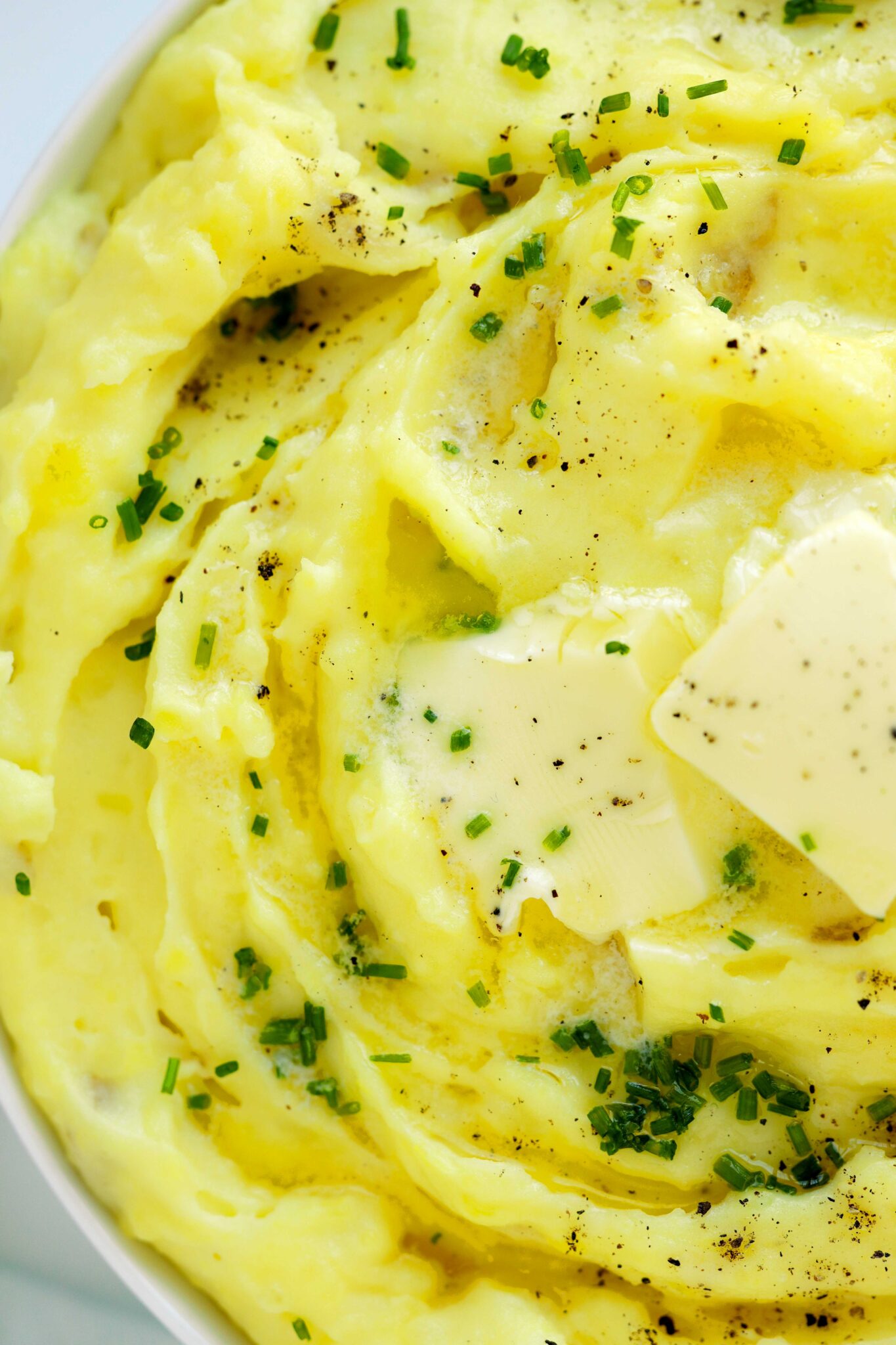 Creamy Yukon Gold Mashed Potatoes (So Buttery and Smooth)