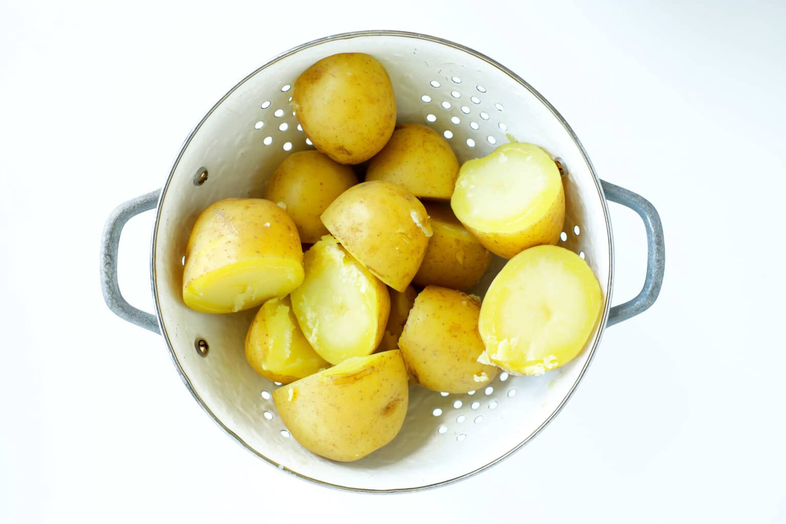 Creamy Yukon Gold Mashed Potatoes (So Buttery and Smooth)